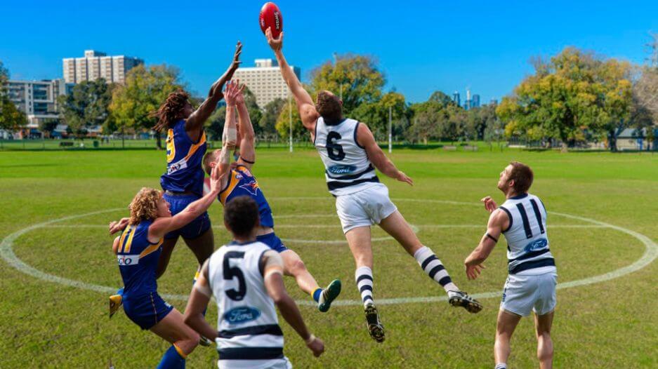 AUSTRALIAN FOOTBALL - Game Rules - How to play AUSSIE FOOTBALL