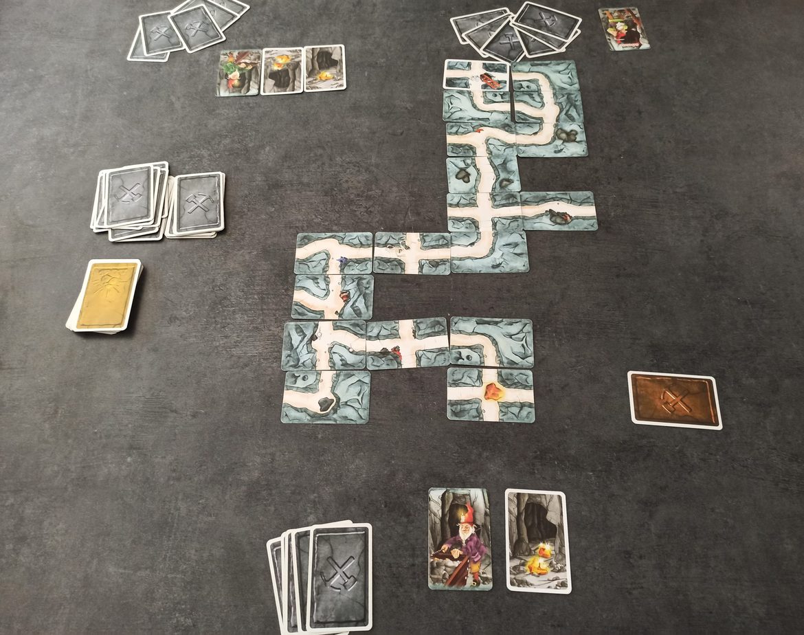 SABOTEUR - Learn How To Play With Gamerules.com