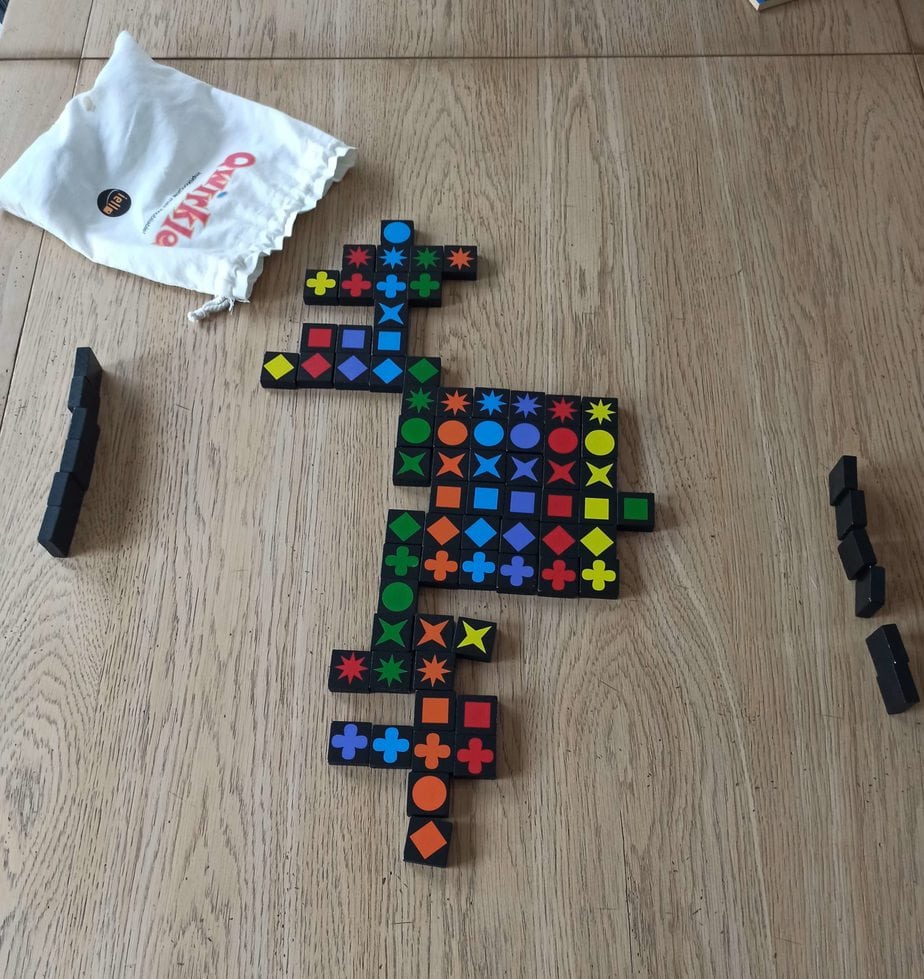 QWIRKLE - Learn How To Play With Gamerules.com