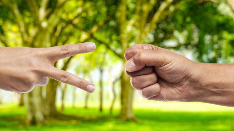 25 GAMES FOR LARGE GROUPS FOR 20+ PLAYERS - Game Rules Game Rules