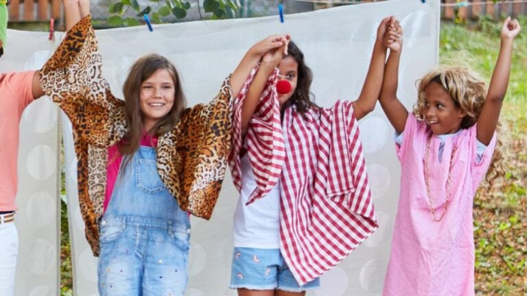 30 SUPER FUN GAMES TO PLAY AT A SLEEPOVER - Game Rules